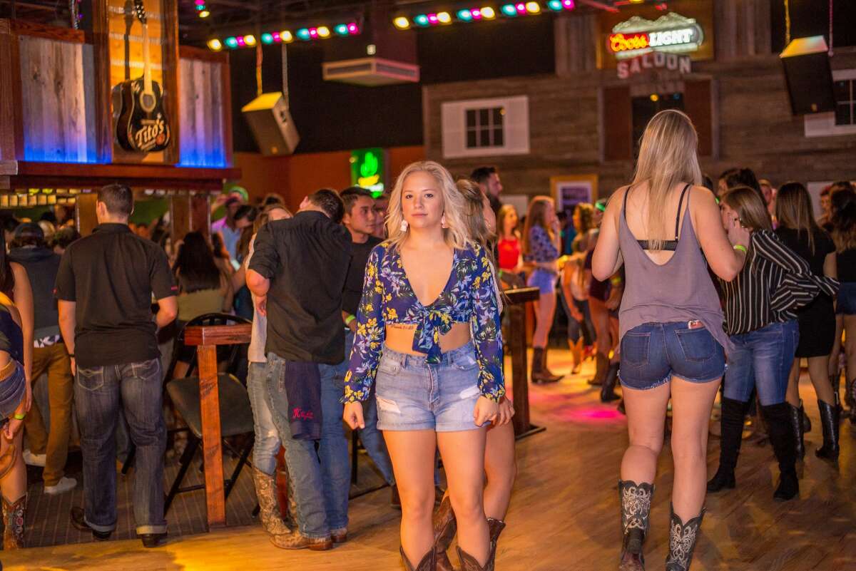 Photos Daisy Dukes Contest Two Stepping Heat Up San Antonio S Wild West