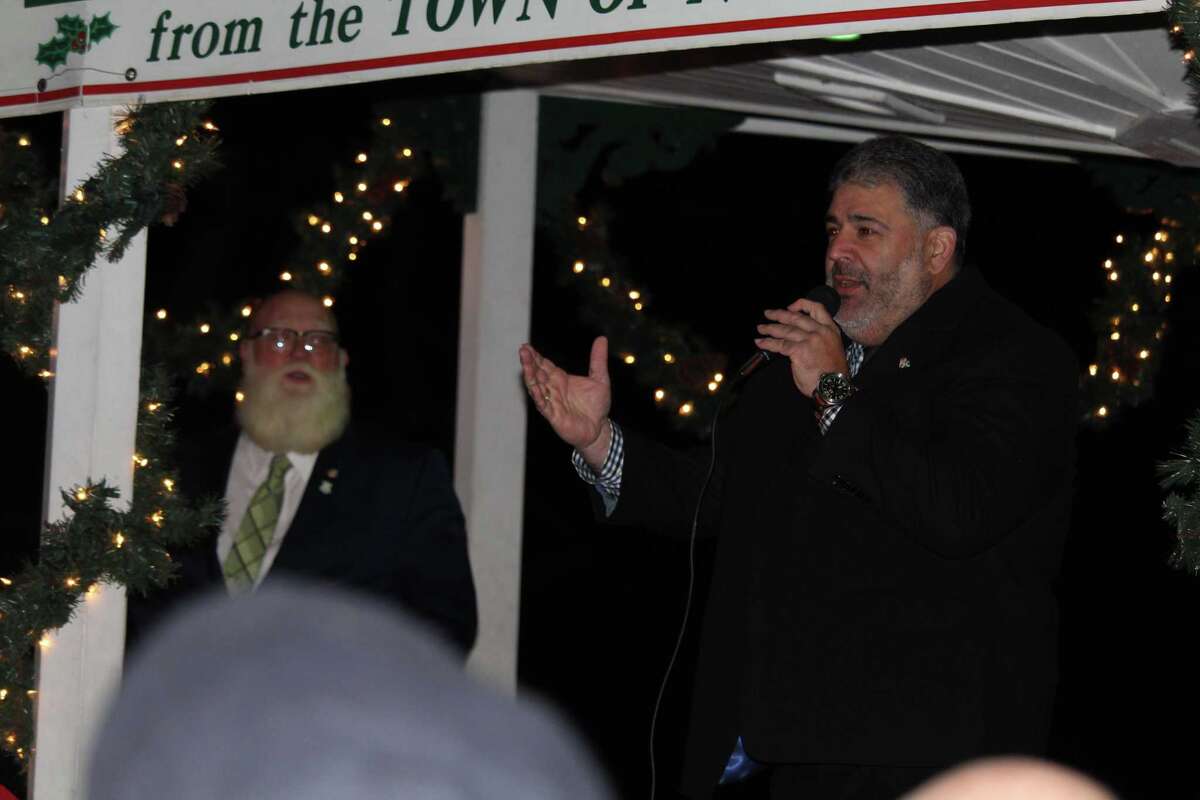 New Milford Mayor Pete Bass sworn in