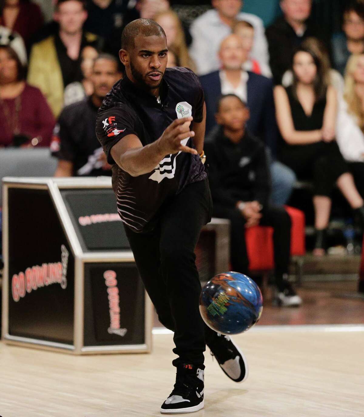 Chris Paul celebrity bowling shows off Rockets' team chemistry