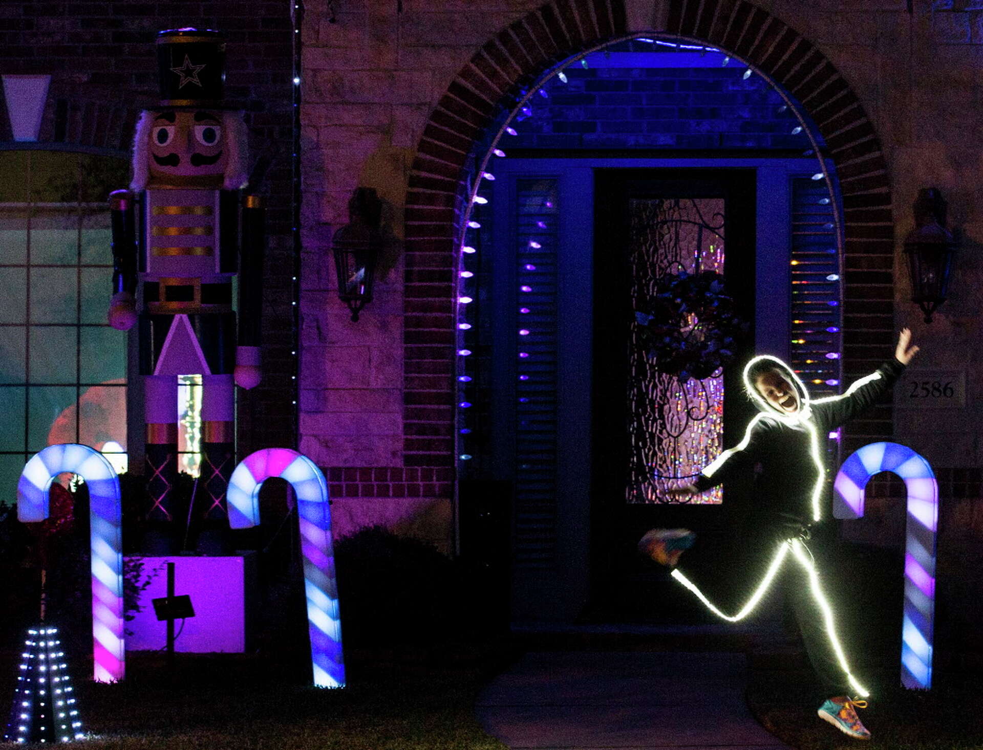 League City home wins at Christmas with epic Astros-themed light display