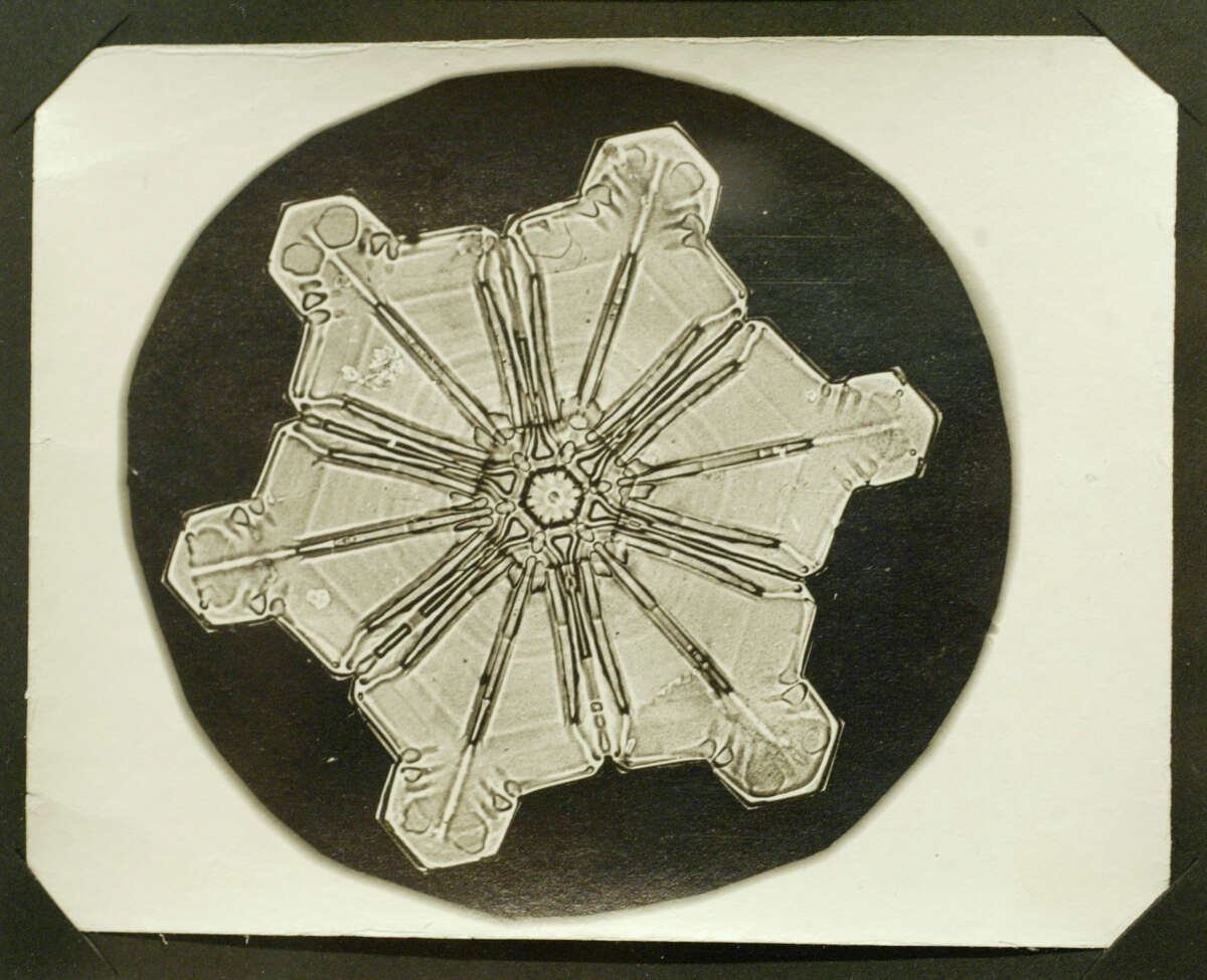 How a pioneer snowflake photographer captured photos before modern ...
