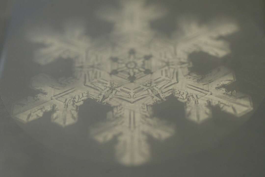 How a pioneer snowflake photographer captured photos before modern ...