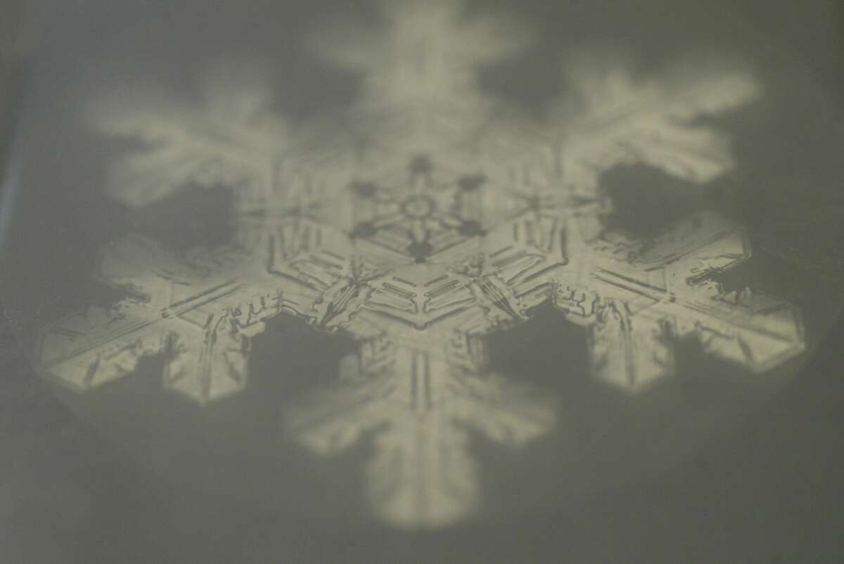 How a pioneer snowflake photographer captured photos before modern ...