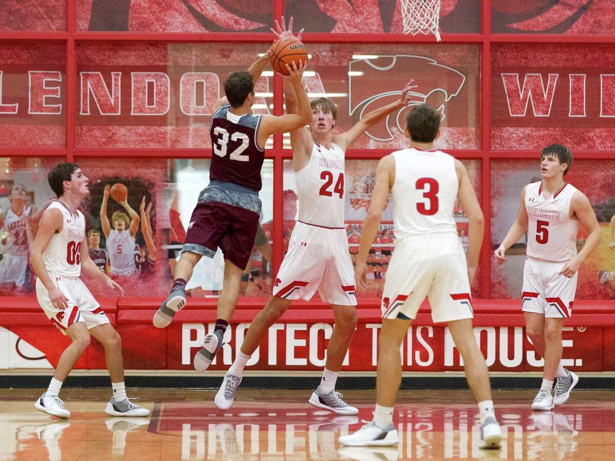 BOYS HOOPS: Splendora gets unique experience of playing for student ...