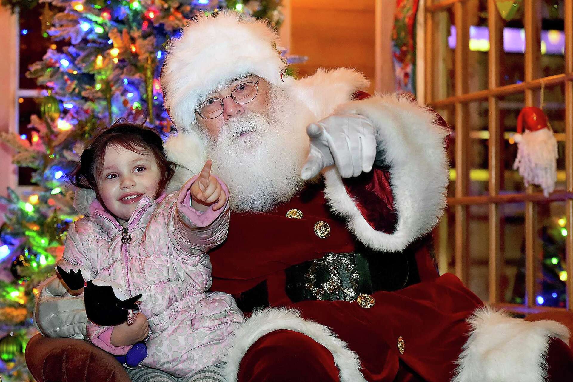 Strolls and Santas: Holiday festivals coming to Connecticut in 2025