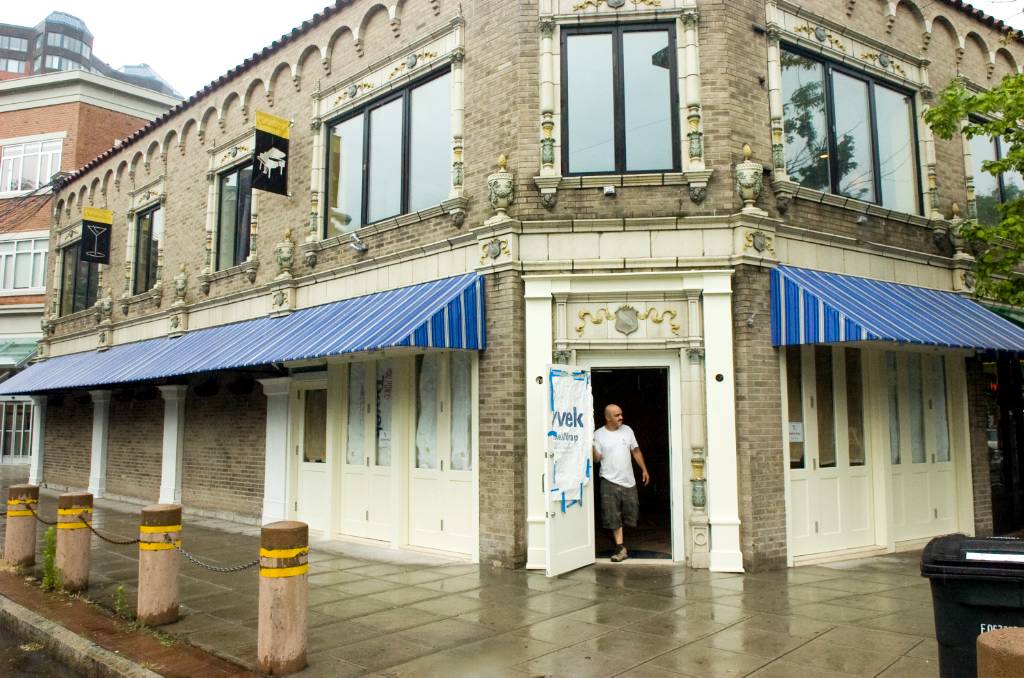 New eateries prep for Bedford
