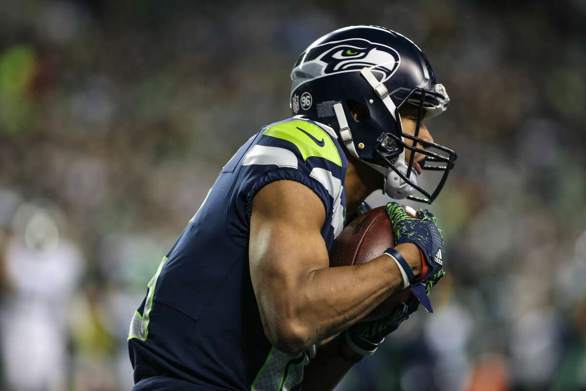Tyler Lockett outshoots a Harlem Globetrotter