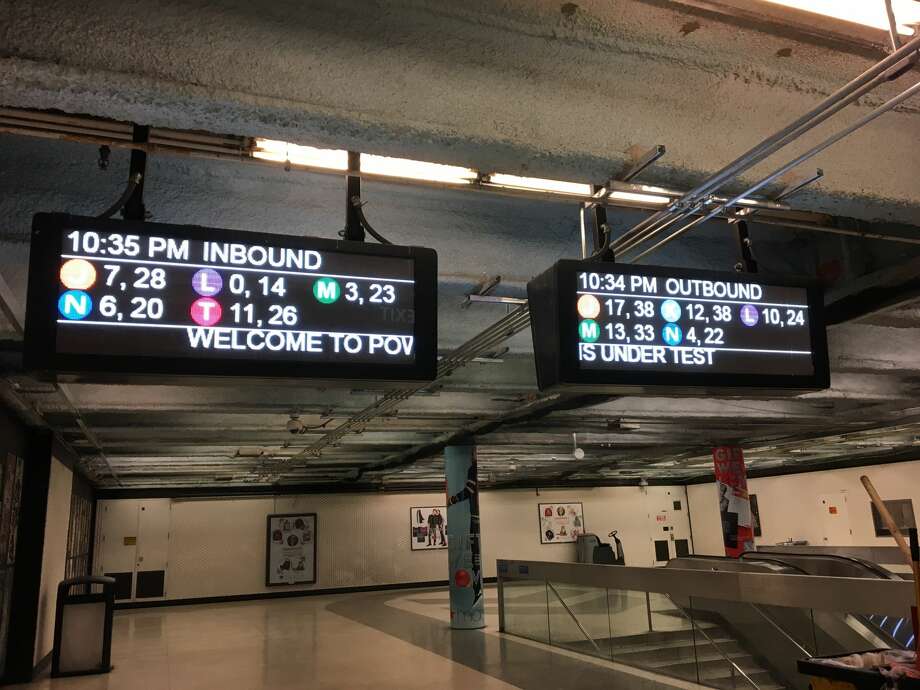 Full-color Muni Metro signs to soon replace red marquees - SFGate