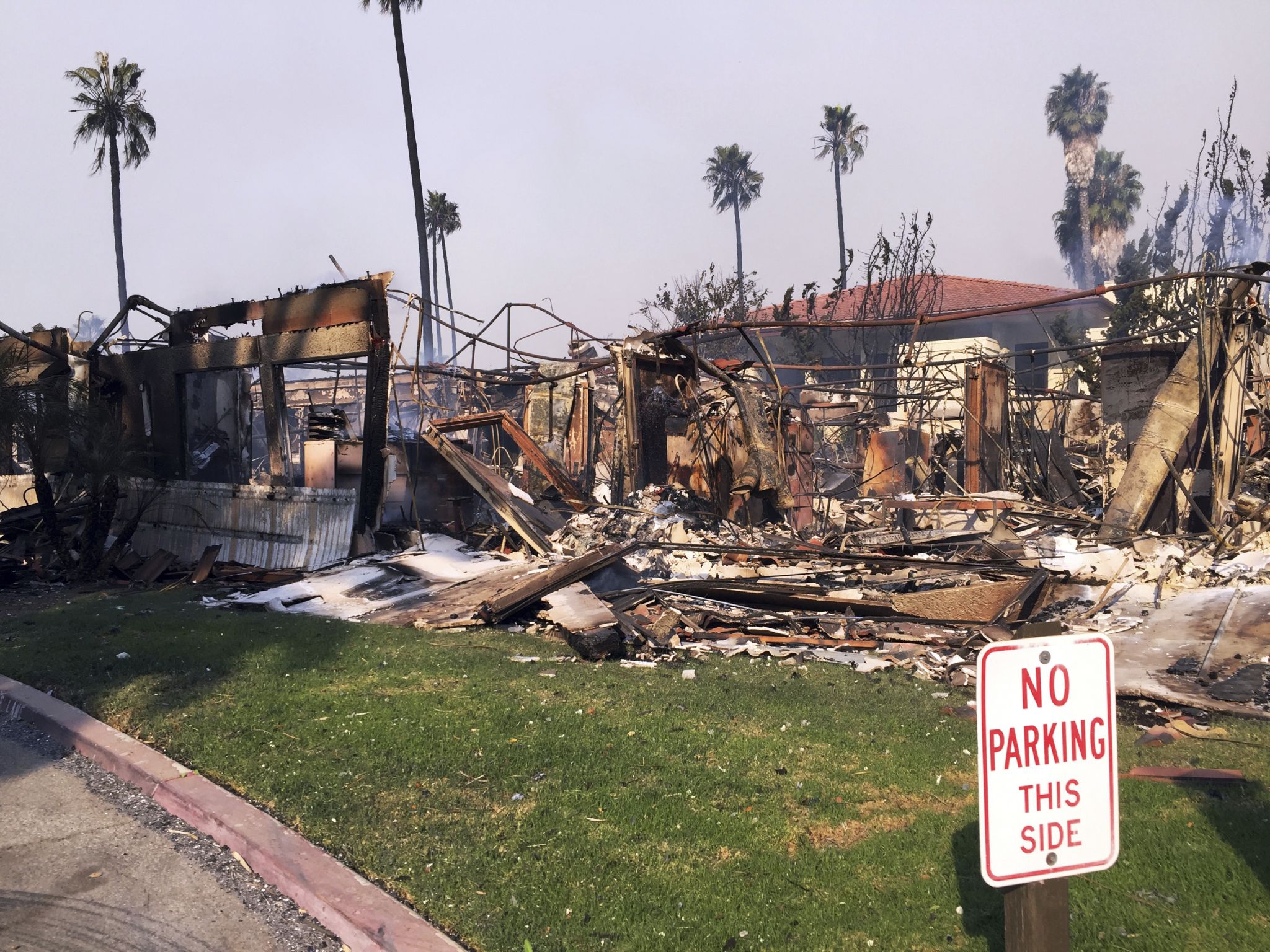 Psychiatric hospital burns in raging SoCal fire