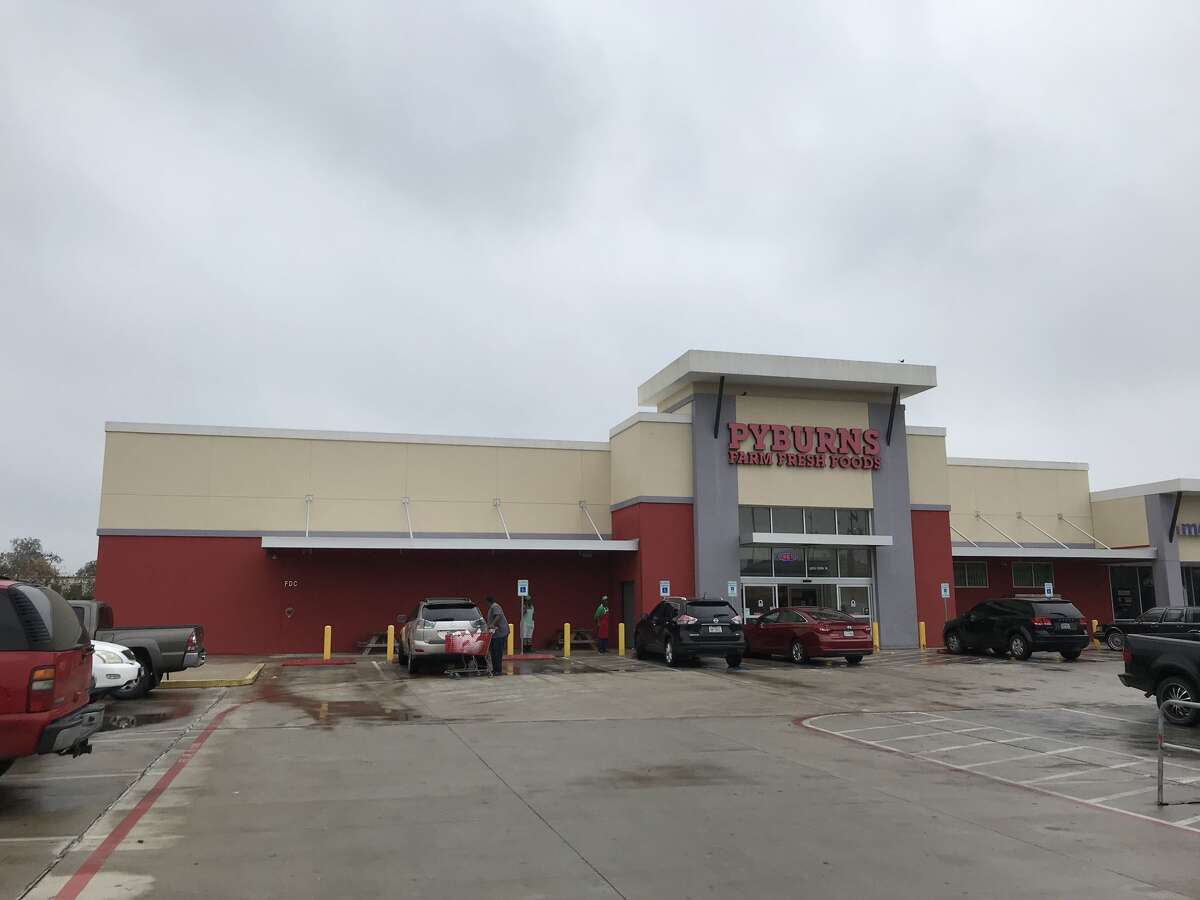 Pyburn's, where a Vietnamese grocer sells oxtail tacos