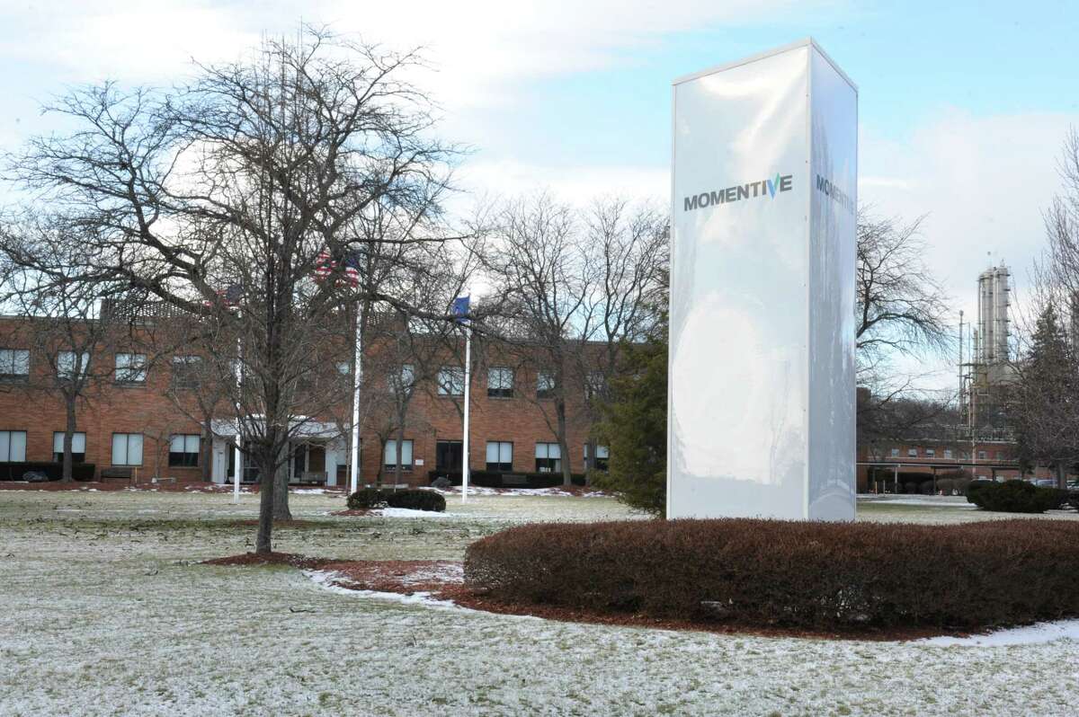 Momentive workers take up buyout offers