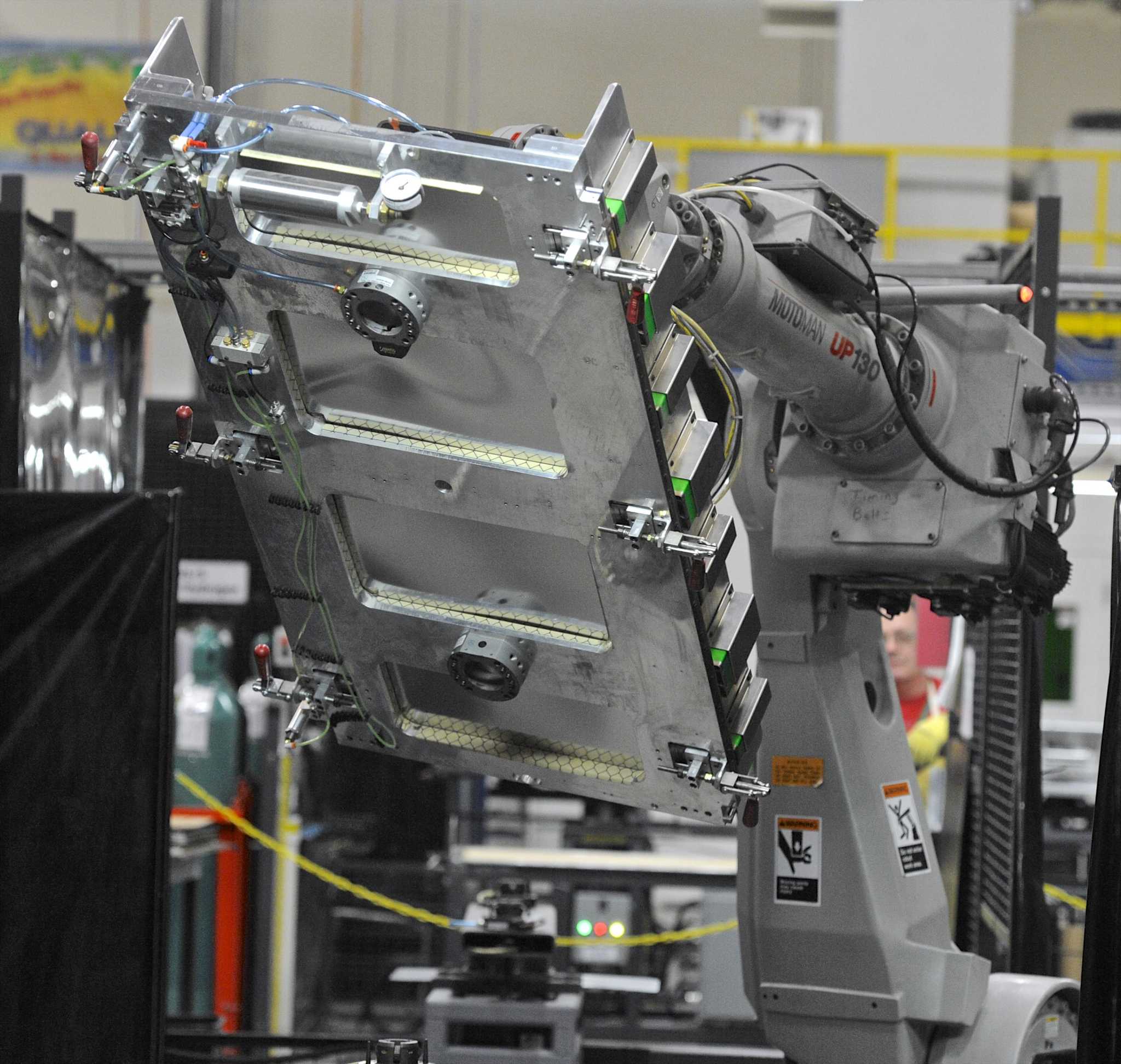 FuelCell Energy to build plant to power Toyota vehicles