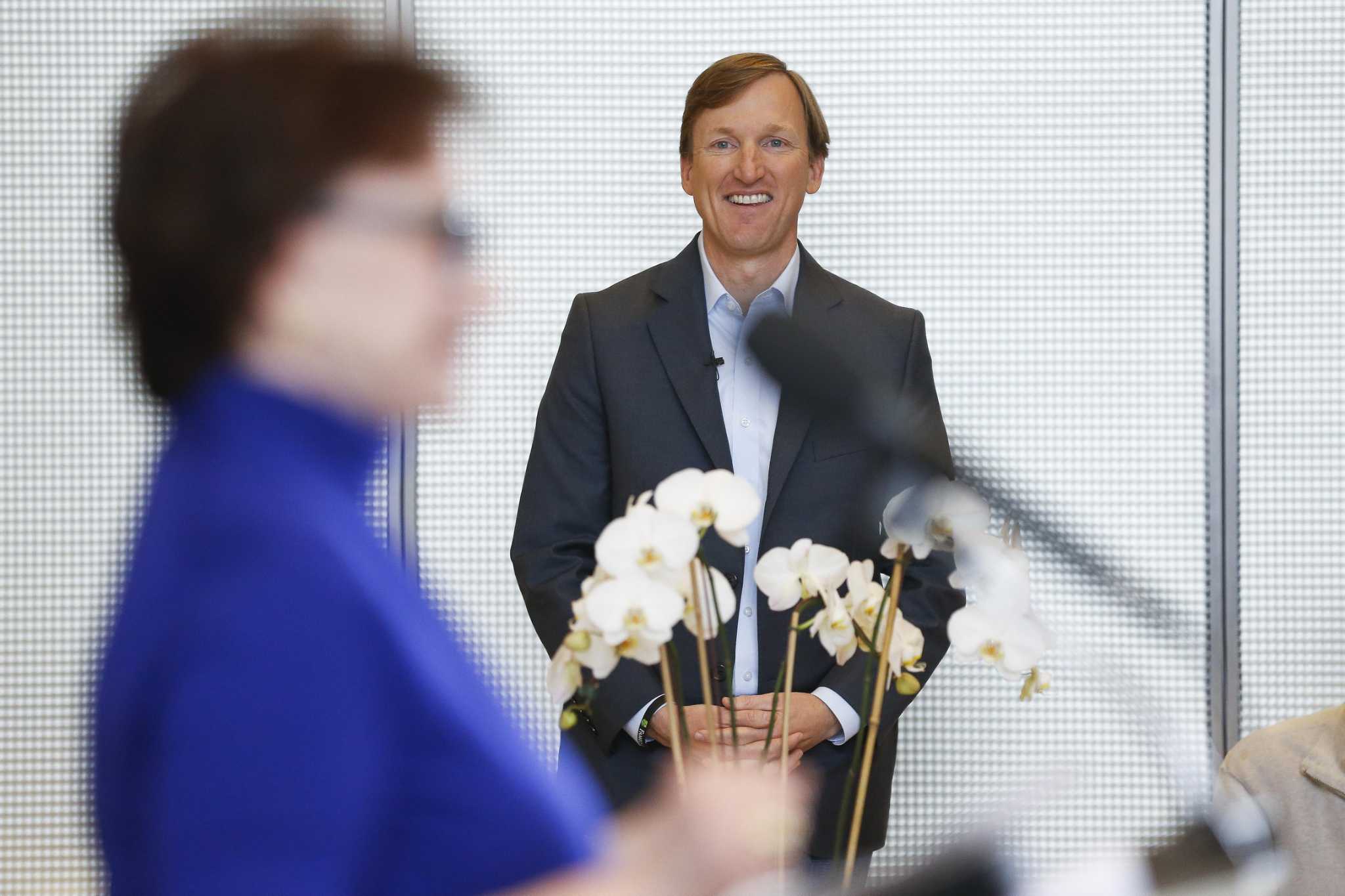 White makes it official: He’s running for governor