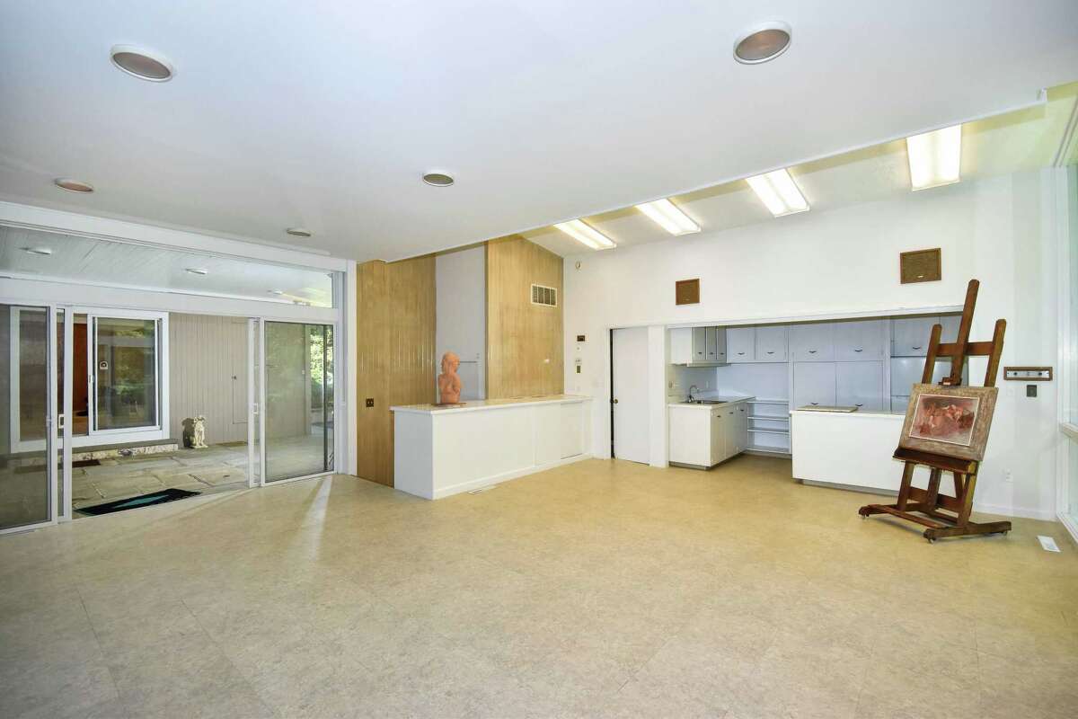 Mid-century modern North Stamford home has creative roots