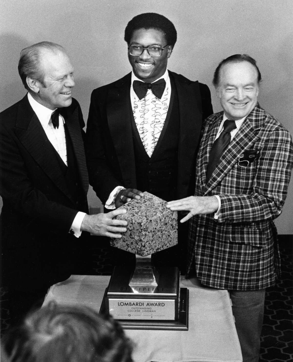 UH's Ed Oliver wins Outland Trophy