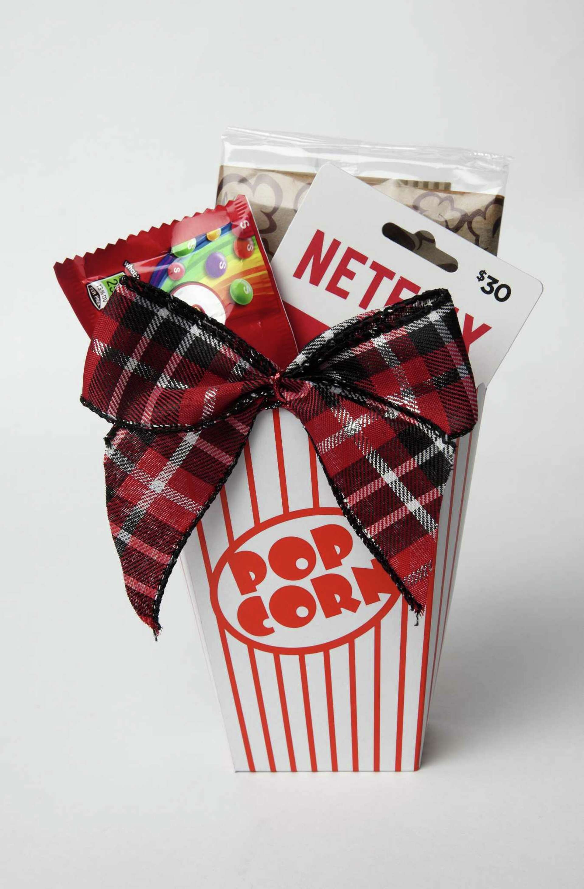 10 easy ways to dress up a gift card for the holidays