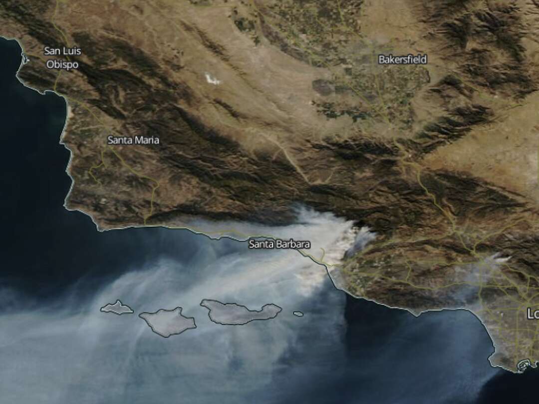 Dramatic time lapse shows massive smoke cloud in the Thomas Fire