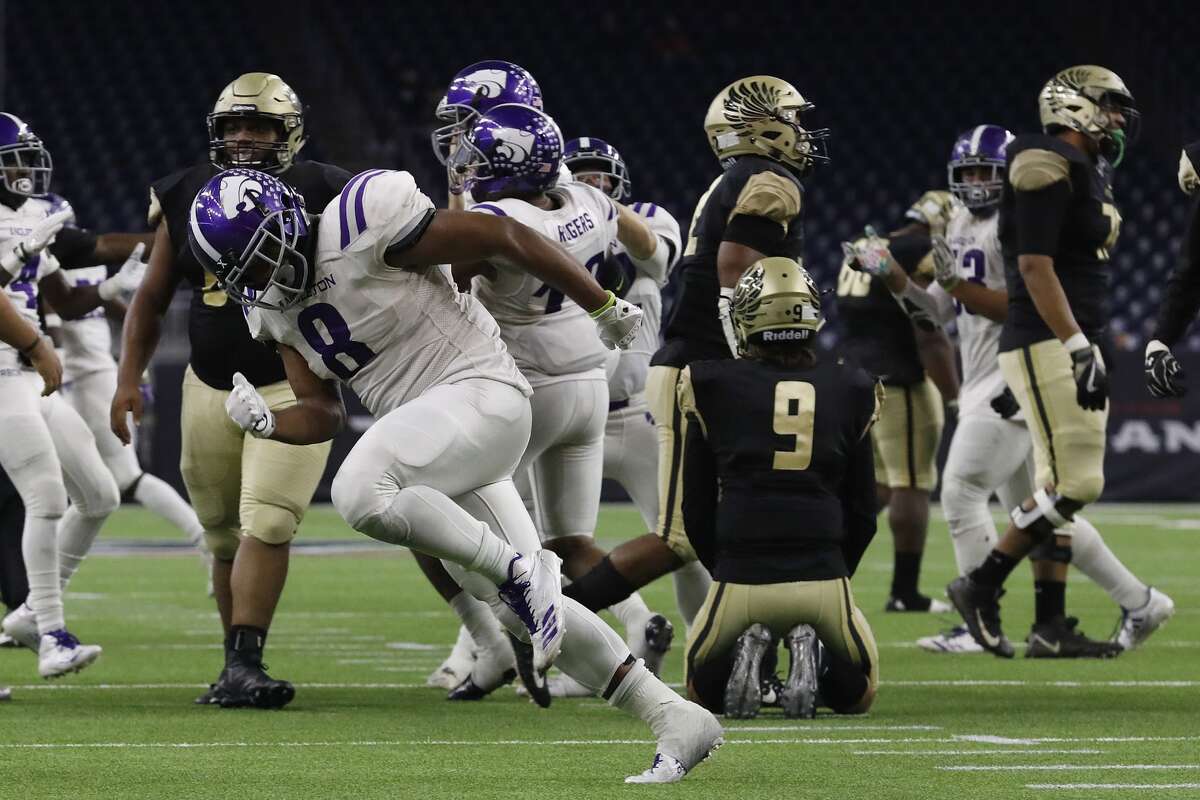 Angleton knocks off Foster, advances to semifinal round