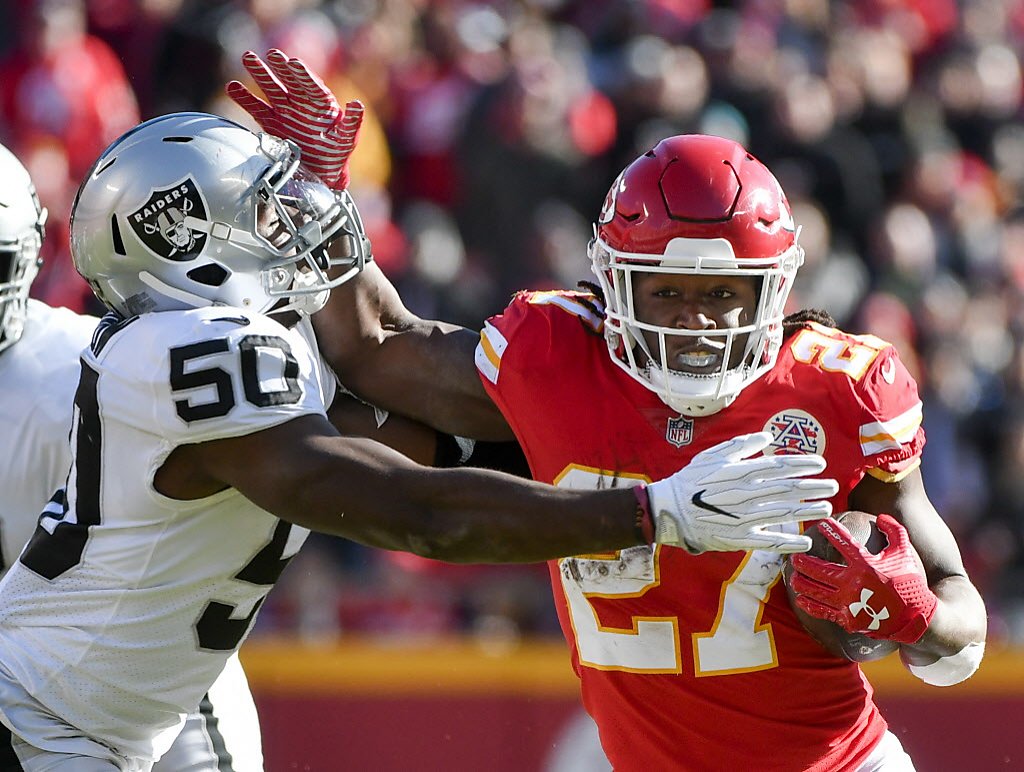 Raiders lose at Kansas City, fall out of 1st-place tie