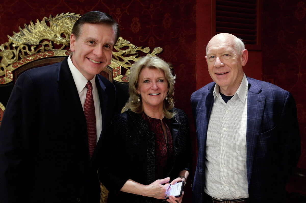 Surprise gifts from George H.W. and Barbara Bush steal the show at ...