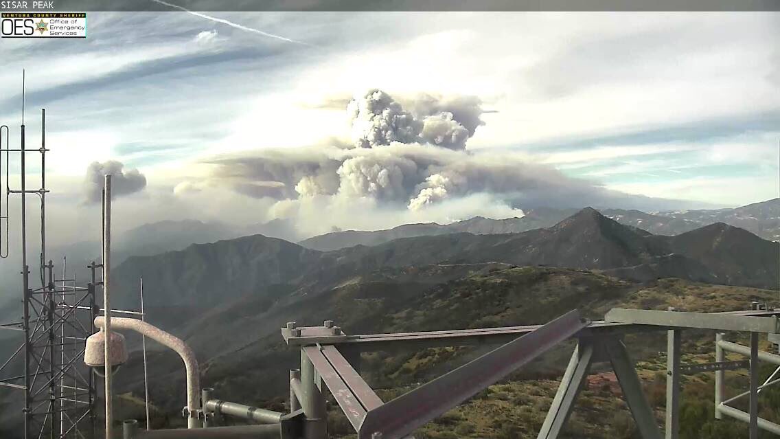 Dramatic time lapse shows massive smoke cloud in the Thomas Fire