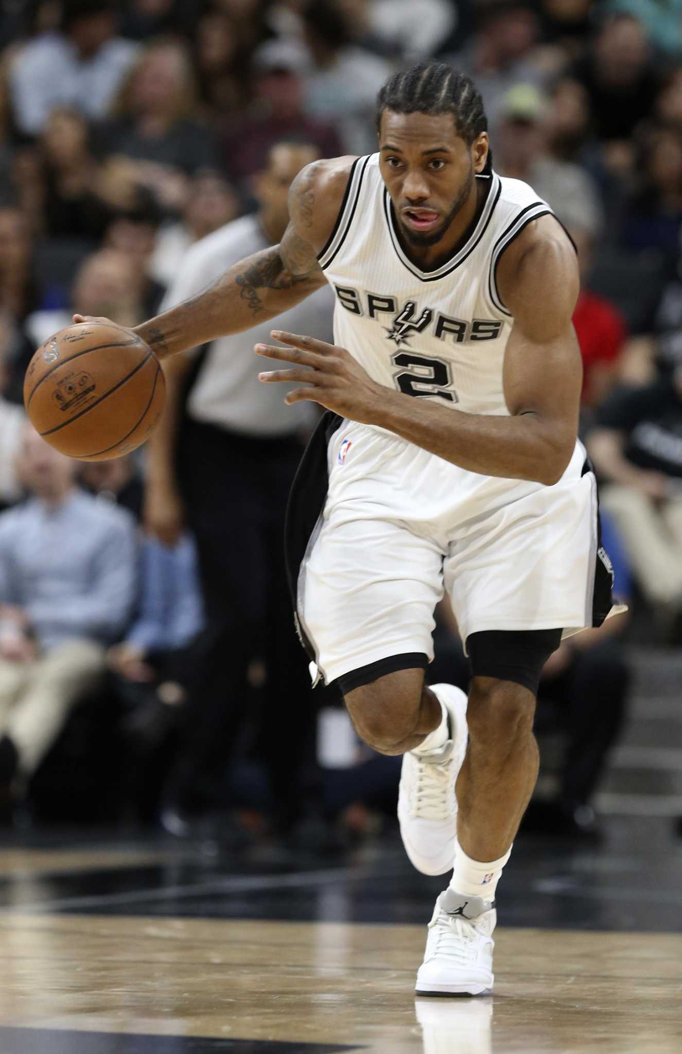 Spurs' Leonard will play Tuesday night, Popovich says
