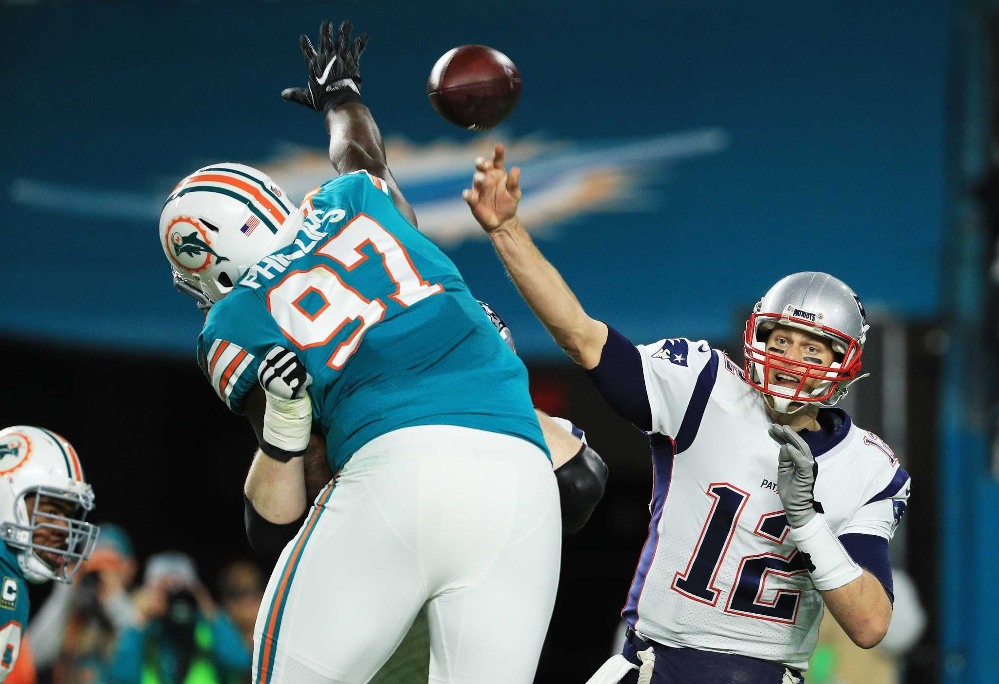 Patriots fall with a thud