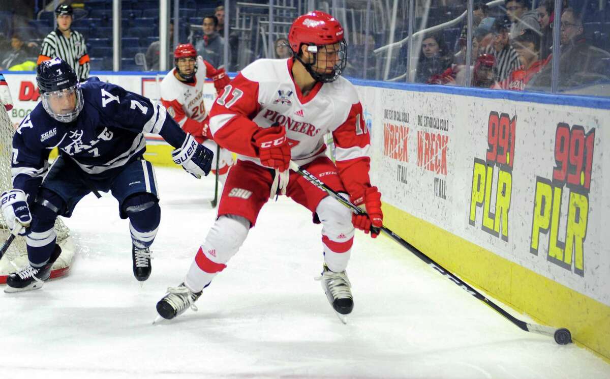 Sacred Heart hockey looking to build