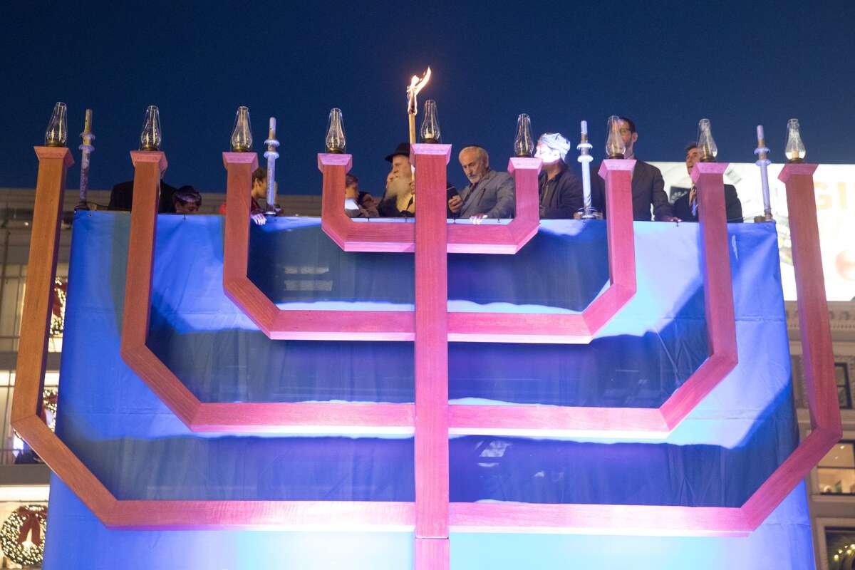 Hundreds celebrate lighting of SF's giant menorah