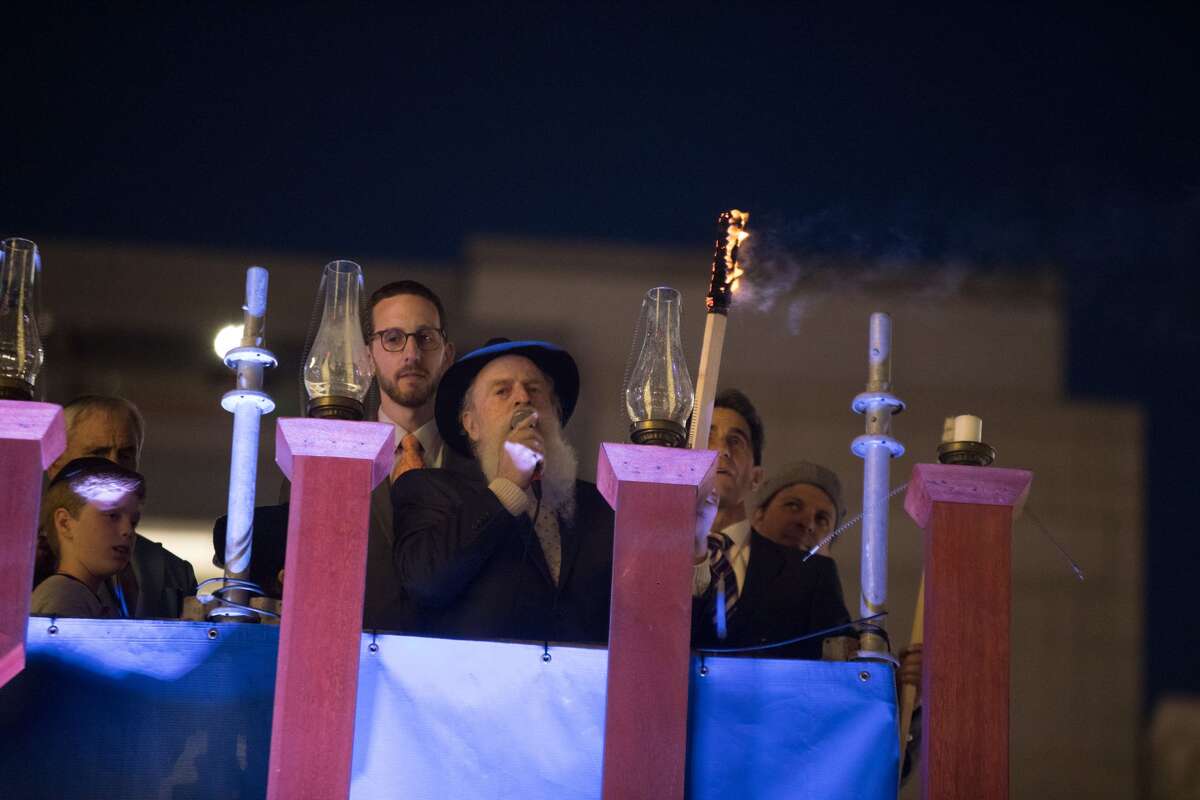 Hundreds celebrate lighting of SF's giant menorah