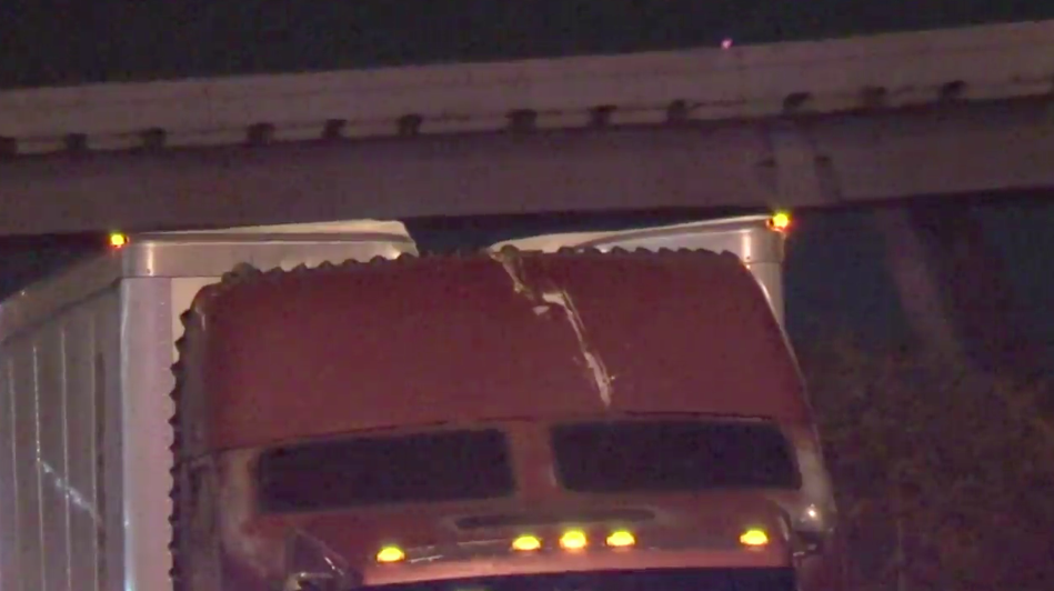 Interstate 10 lanes shut down after five tractor-trailers hit bridge