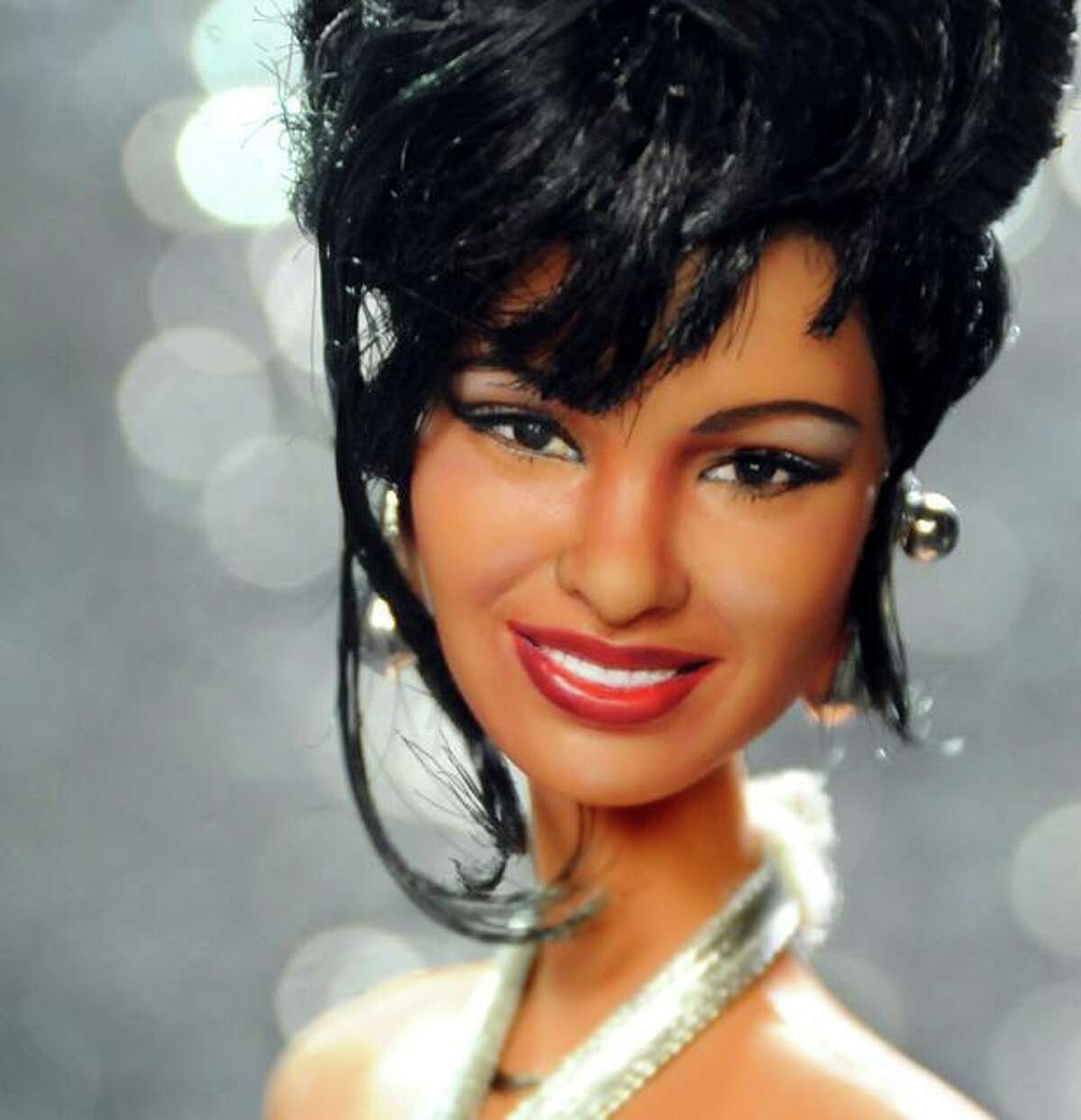 Man beautifully reworks Selena doll to actually look like the Queen of ...