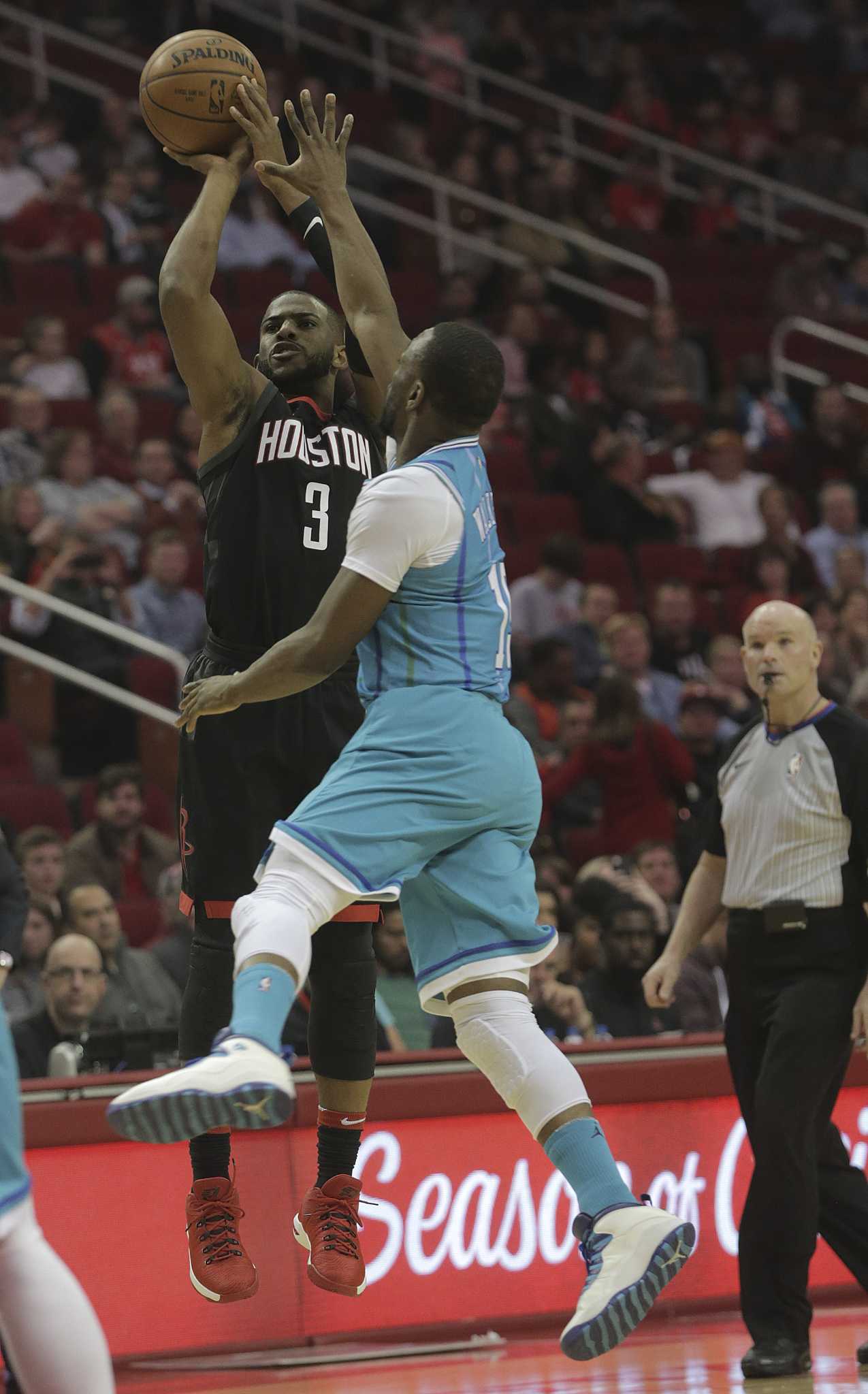 Chris Paul, James Harden lead Rockets past Hornets