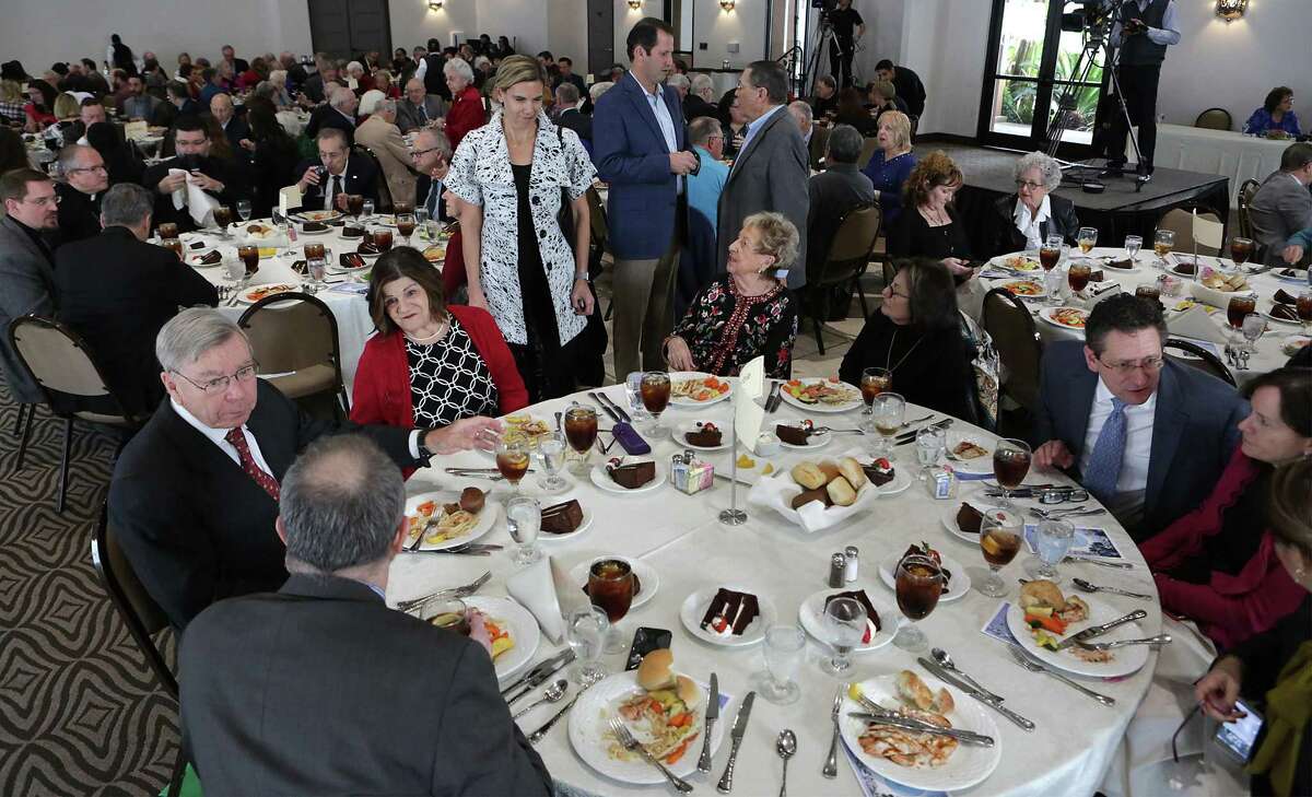 Catholics, Jews celebrate Hanukkah in San Antonio