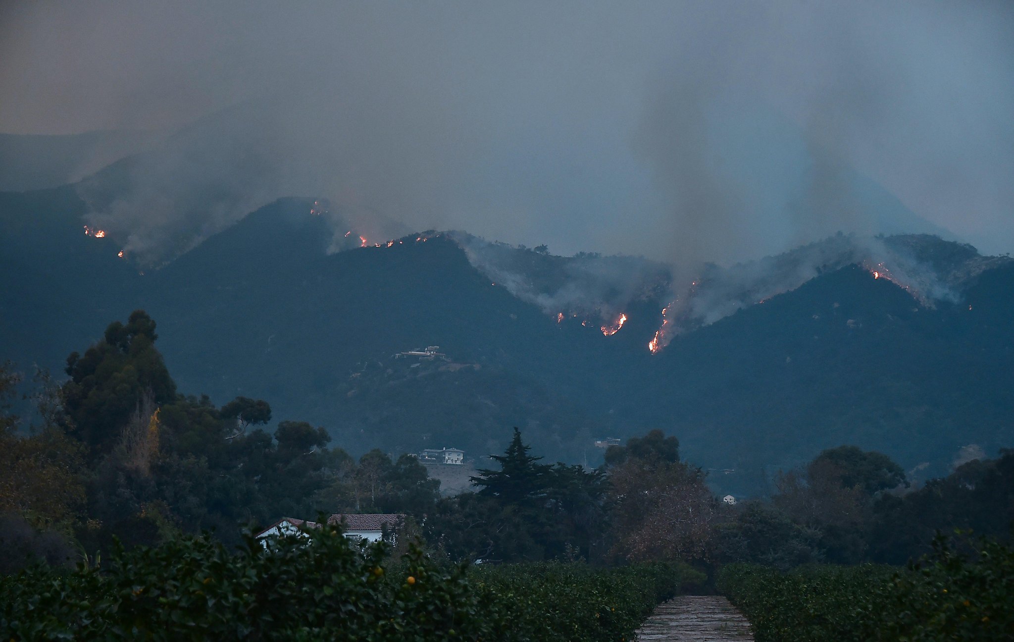 PG&E considers cutting power amid Bay Area fire warning