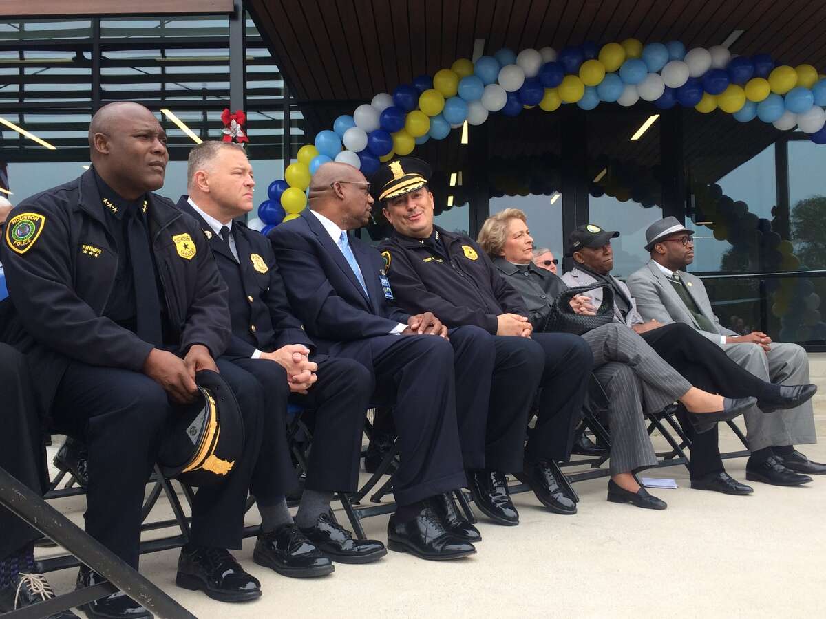 New SW Houston police station called a vast improvement for officers ...