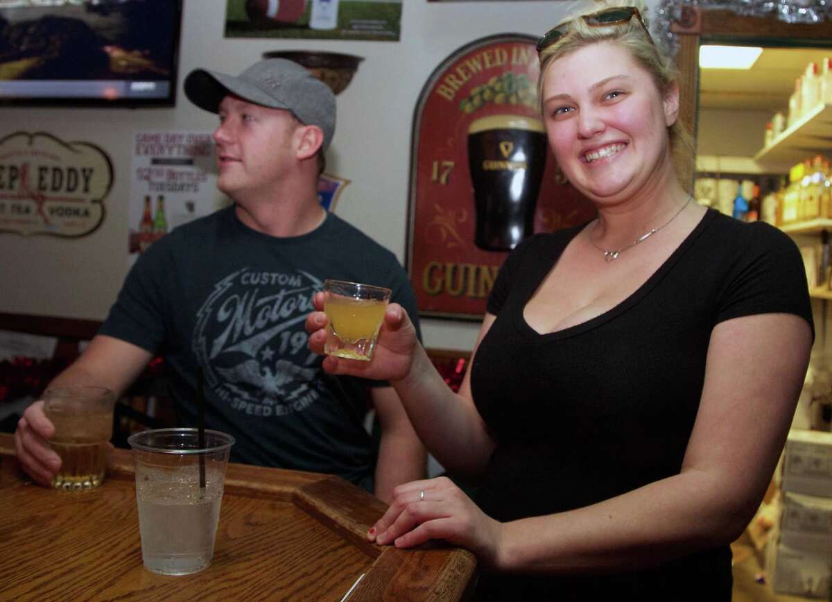 Drinks, ’cue and golf: At Bushwood C.C., you’ll get everything and like it