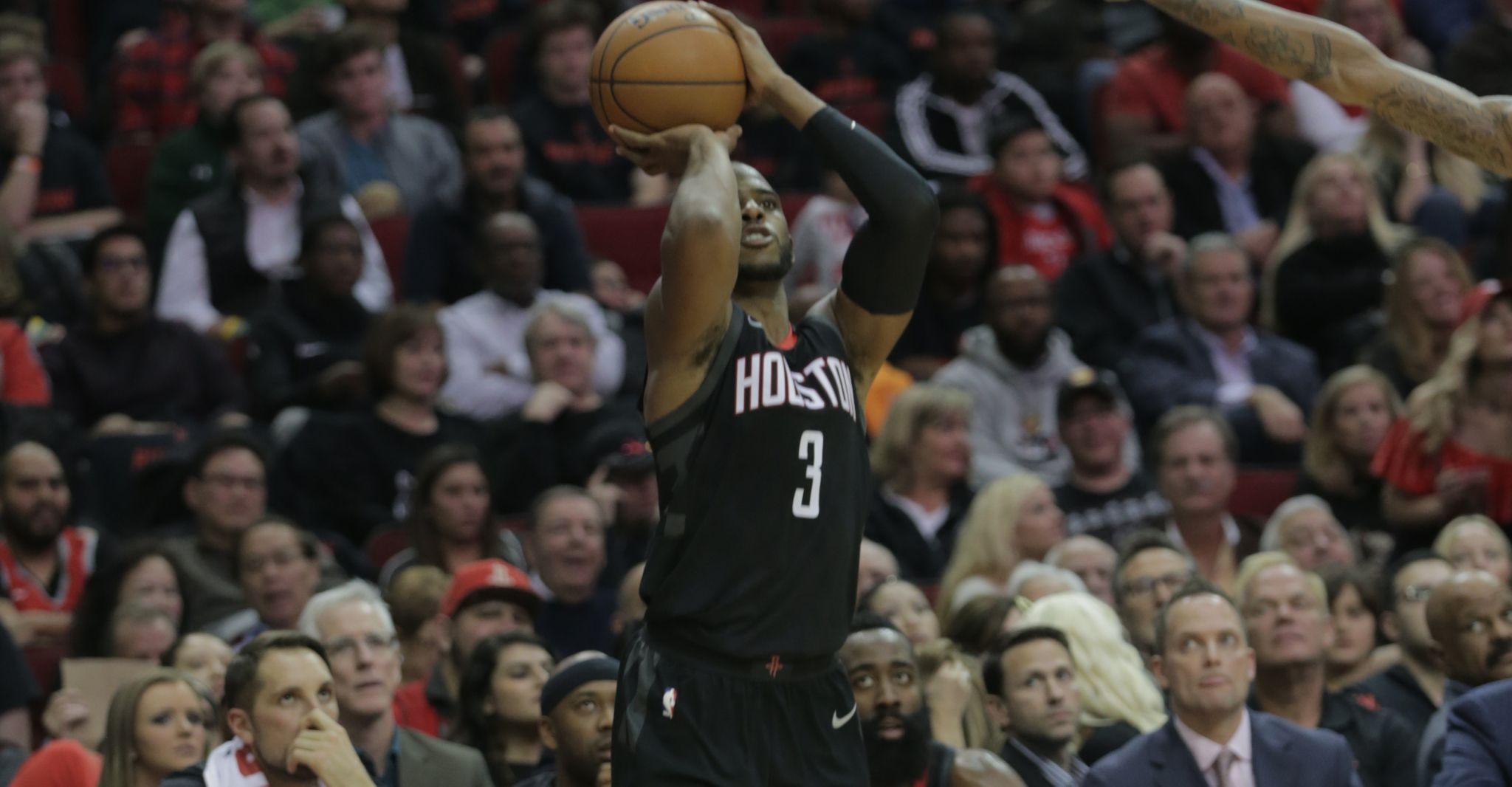 Rockets keep rolling with blowout of Spurs