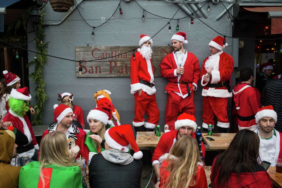 So. Many. Santas ... at Seattle SantaCon