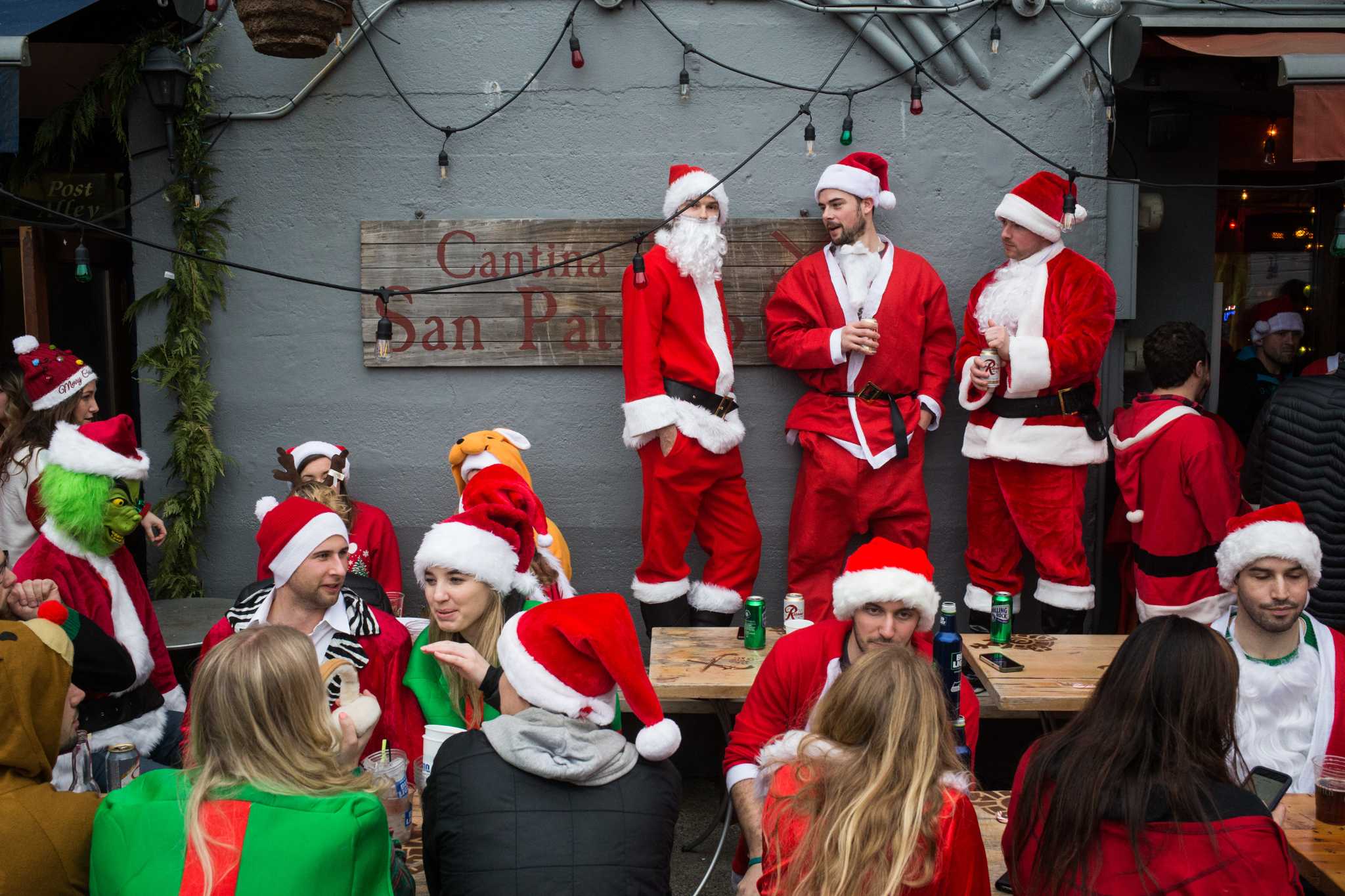 So. Many. Santas ... at Seattle SantaCon