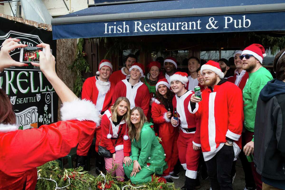 So. Many. Santas ... at Seattle SantaCon