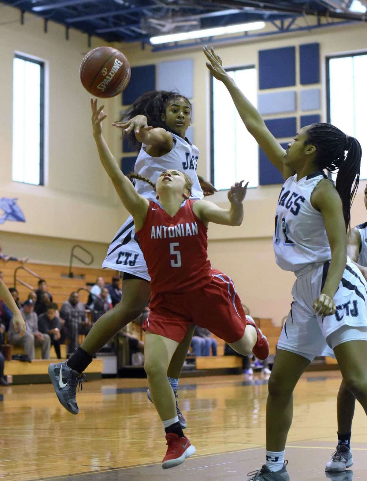 Johnson’s shooting heats up as Jags rally past Antonian