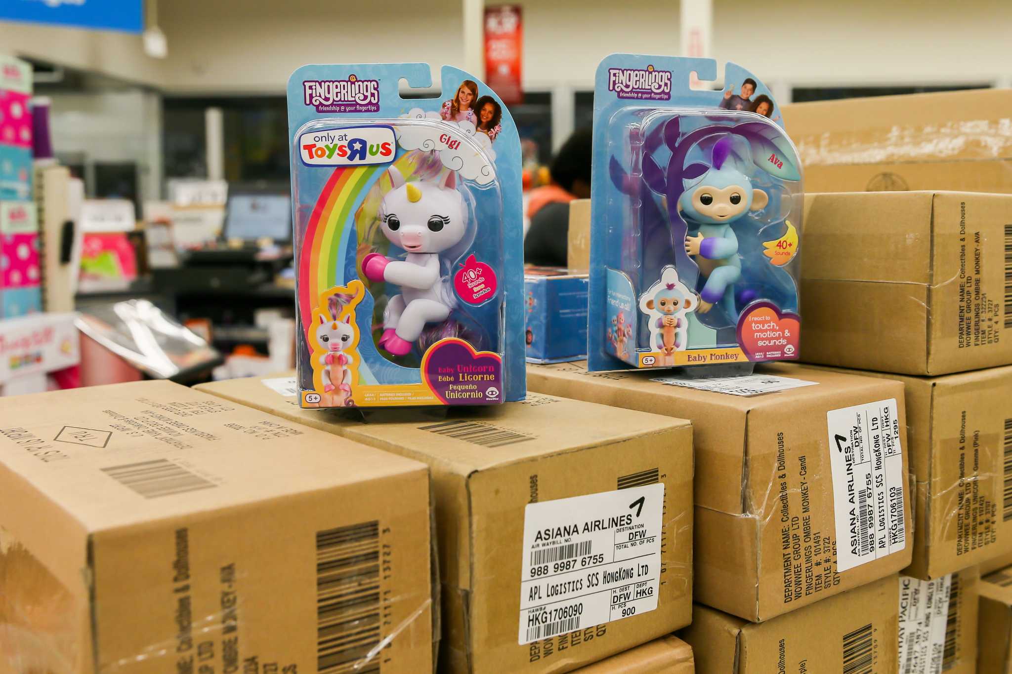 Parents try to get their hands on Fingerlings before they sell out