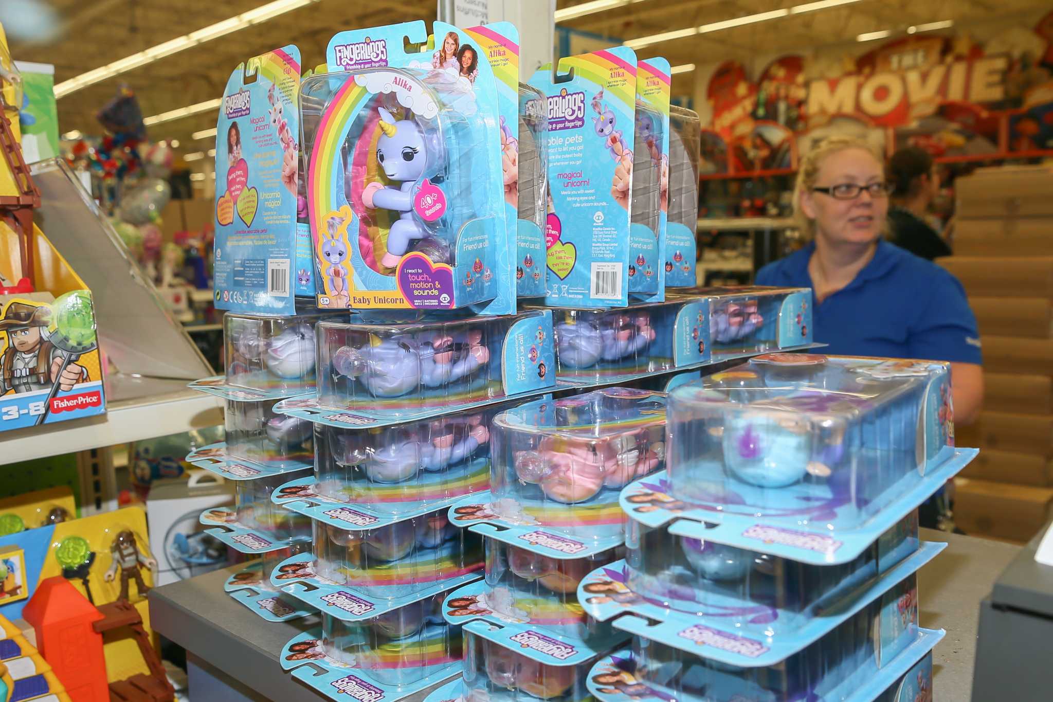 Parents try to get their hands on Fingerlings before they sell out