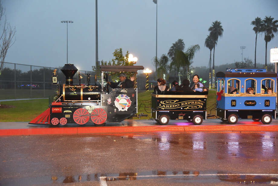 Laredoans enjoy a Holiday Extravaganza at Slaughter Park - Laredo ...