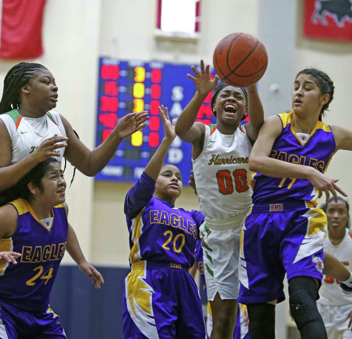 Sam Houston jumps on Brackenridge early, stays undefeated in district