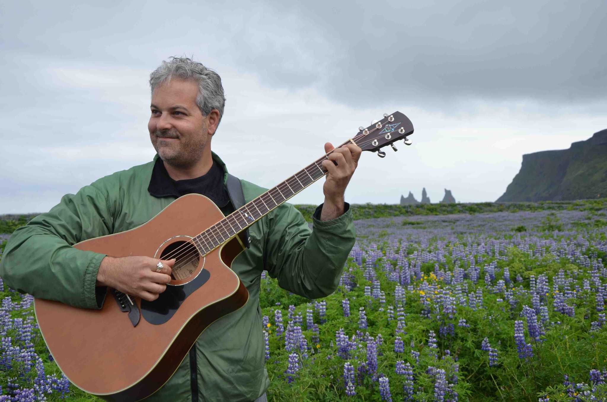 Norwalk guitarist Glenn Roth’s latest recording covers the hits