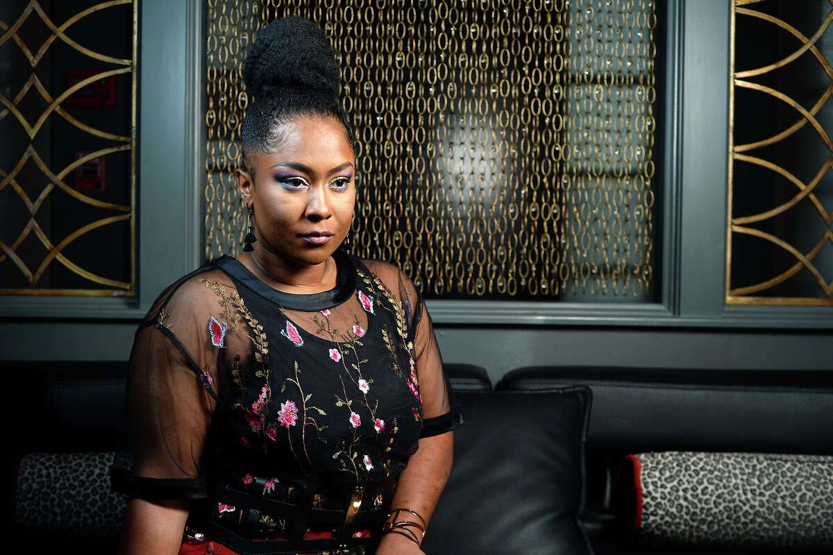 Dare to dazzle: Standout makeup looks for New Year's Eve