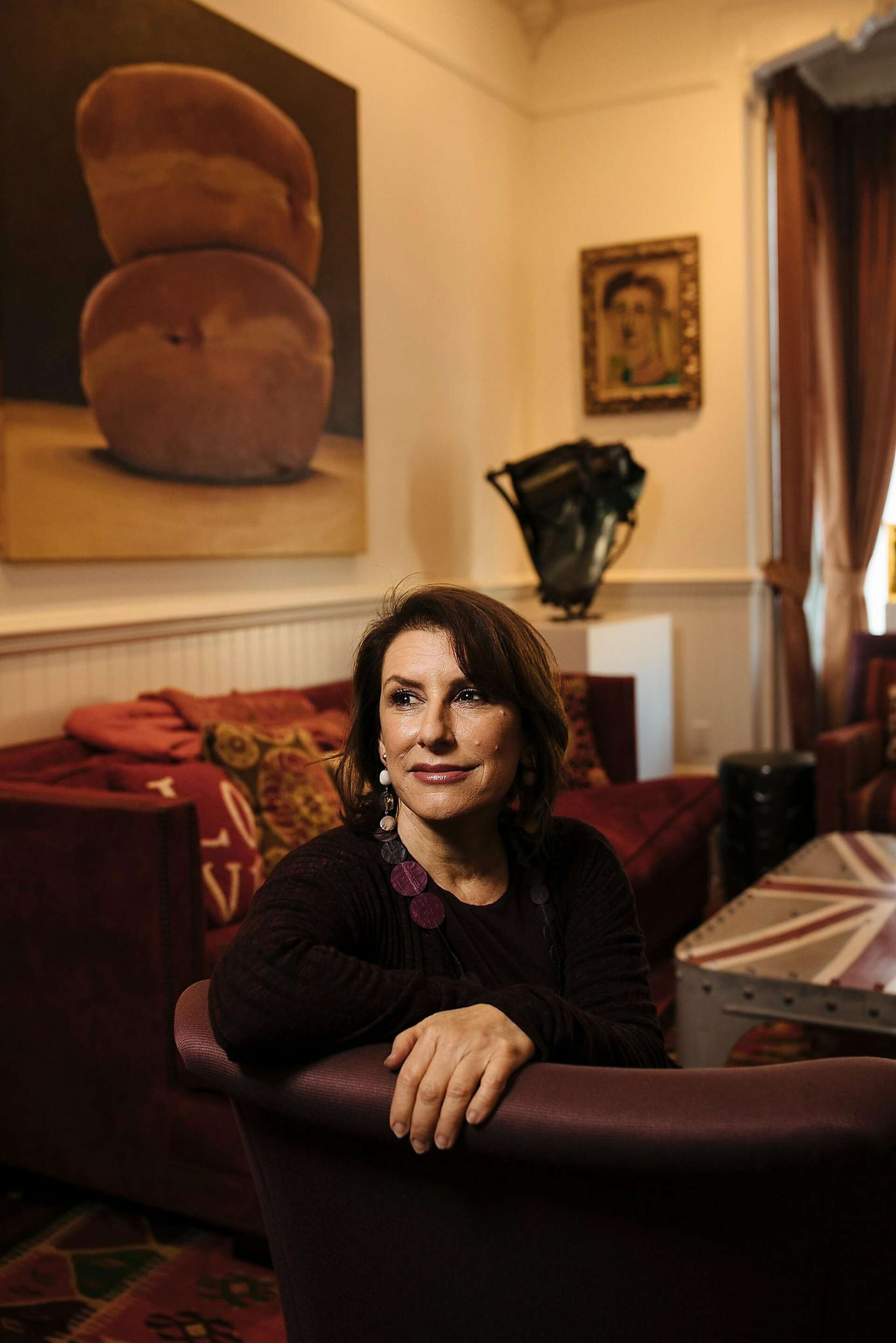 Remembering ornaments on African sculpture, wreath on the Gaudí bench