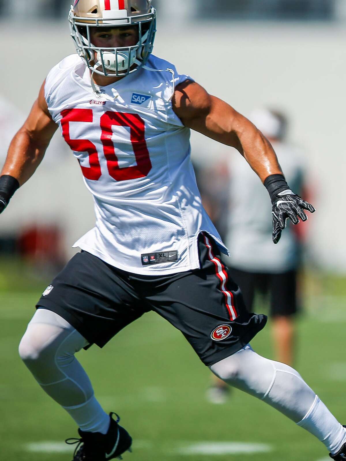 49ers’ Brock Coyle has grown into job as starting inside linebacker